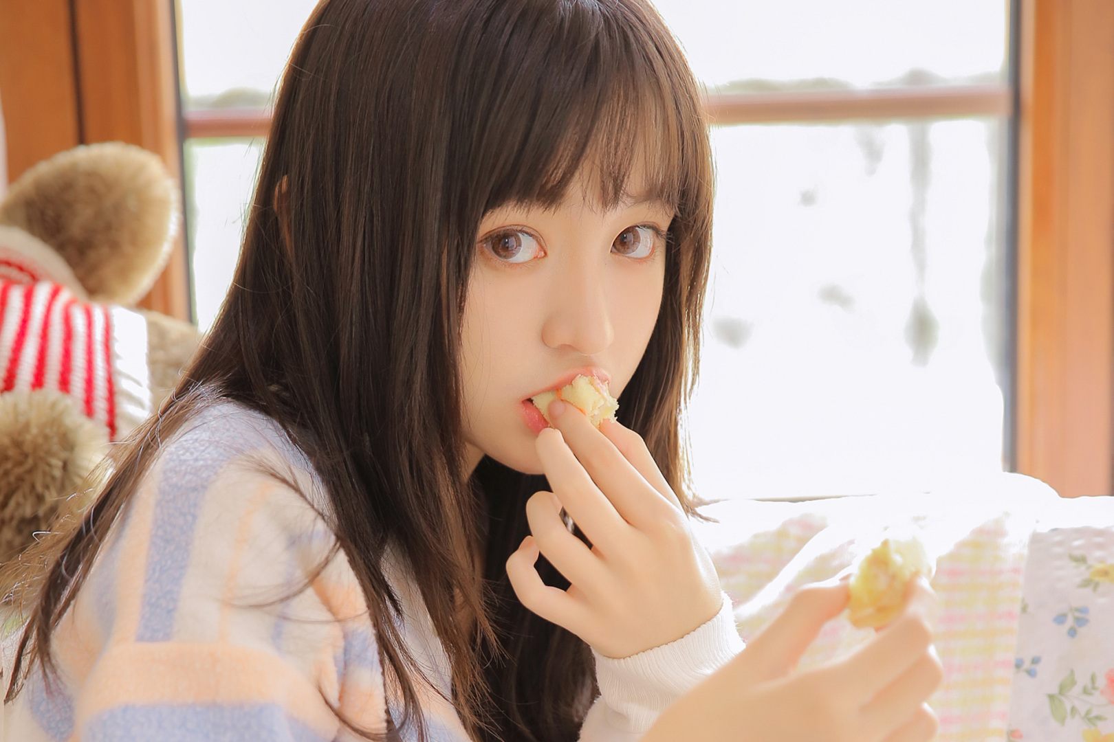 嘟嘟嘴美女静态壁纸 静态壁纸下载 元气壁纸