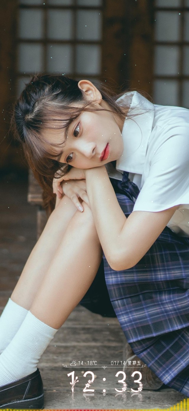 发呆的JK学妹(美女手机动态壁纸) - 美女手机壁纸下载 - 元气壁纸