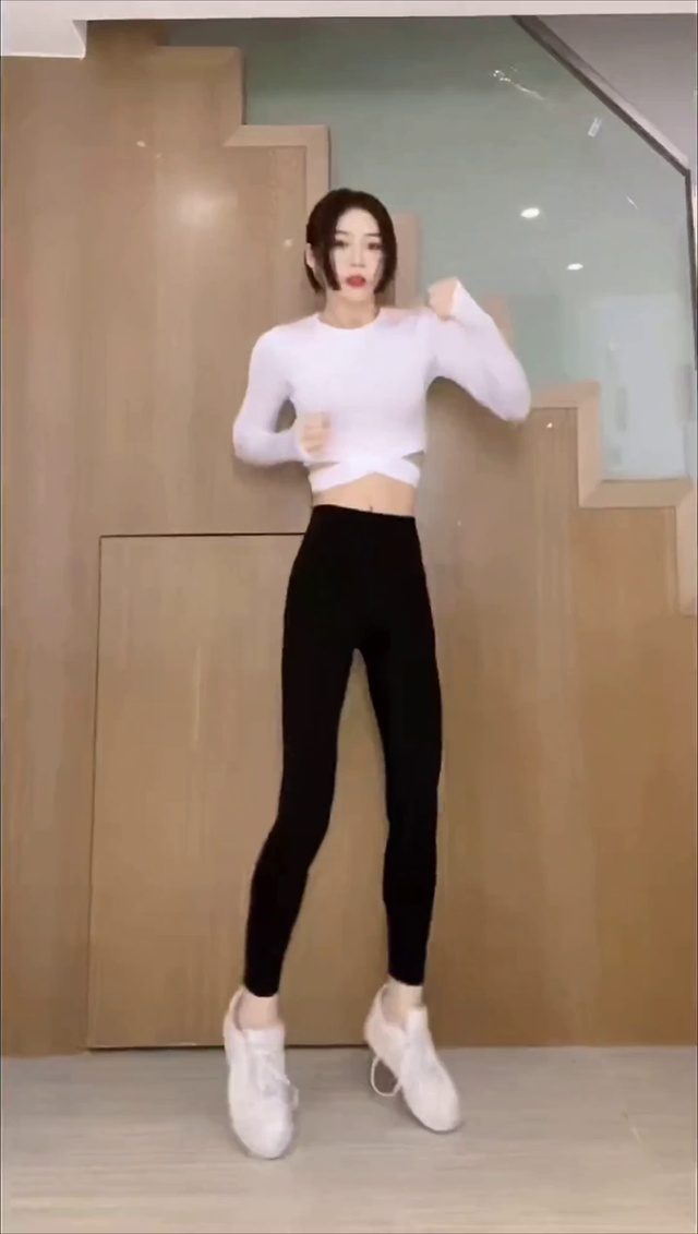 肤白貌美大长腿美女手机动态壁纸 美女手机壁纸下载 元气壁纸