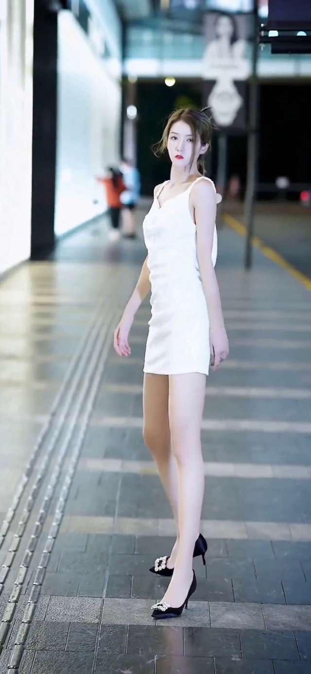雪白长腿性感美女美女手机动态壁纸 美女手机壁纸下载 元气壁纸
