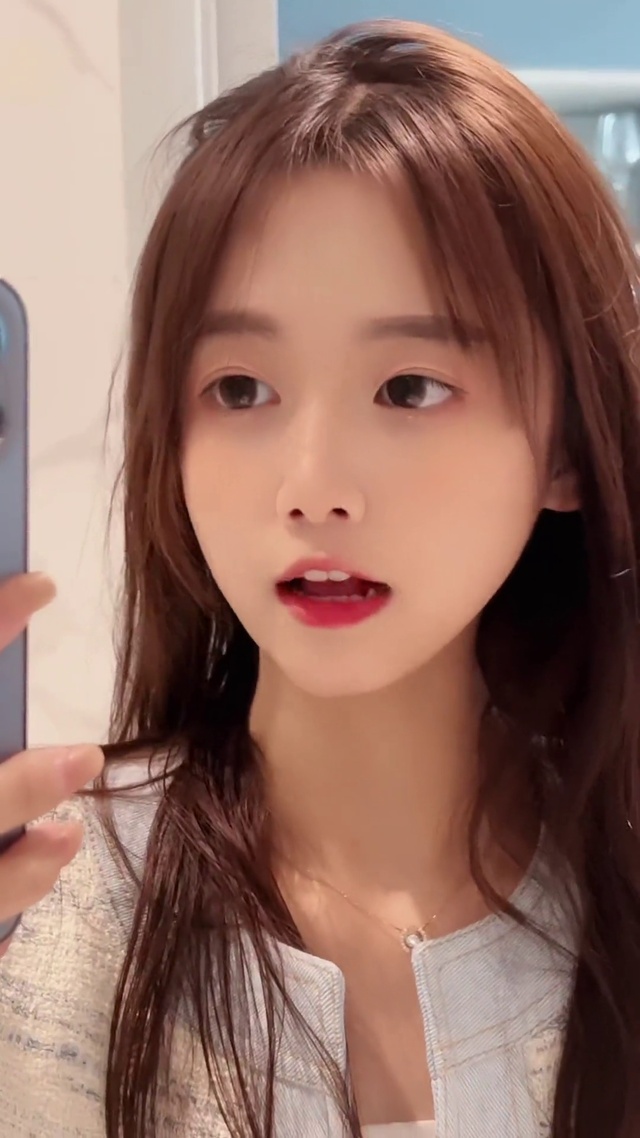 小透明yyds(美女手机动态壁纸) - 美女手机壁纸下载 - 元气壁纸